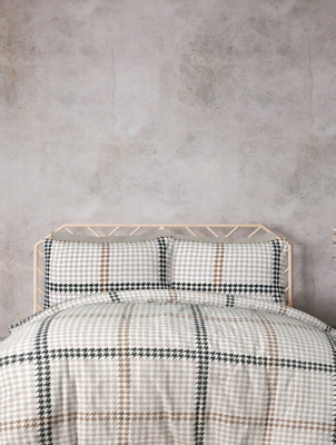 Sleepdown Brushed Cotton Houndstooth Duvet Set in Natural | Home ...